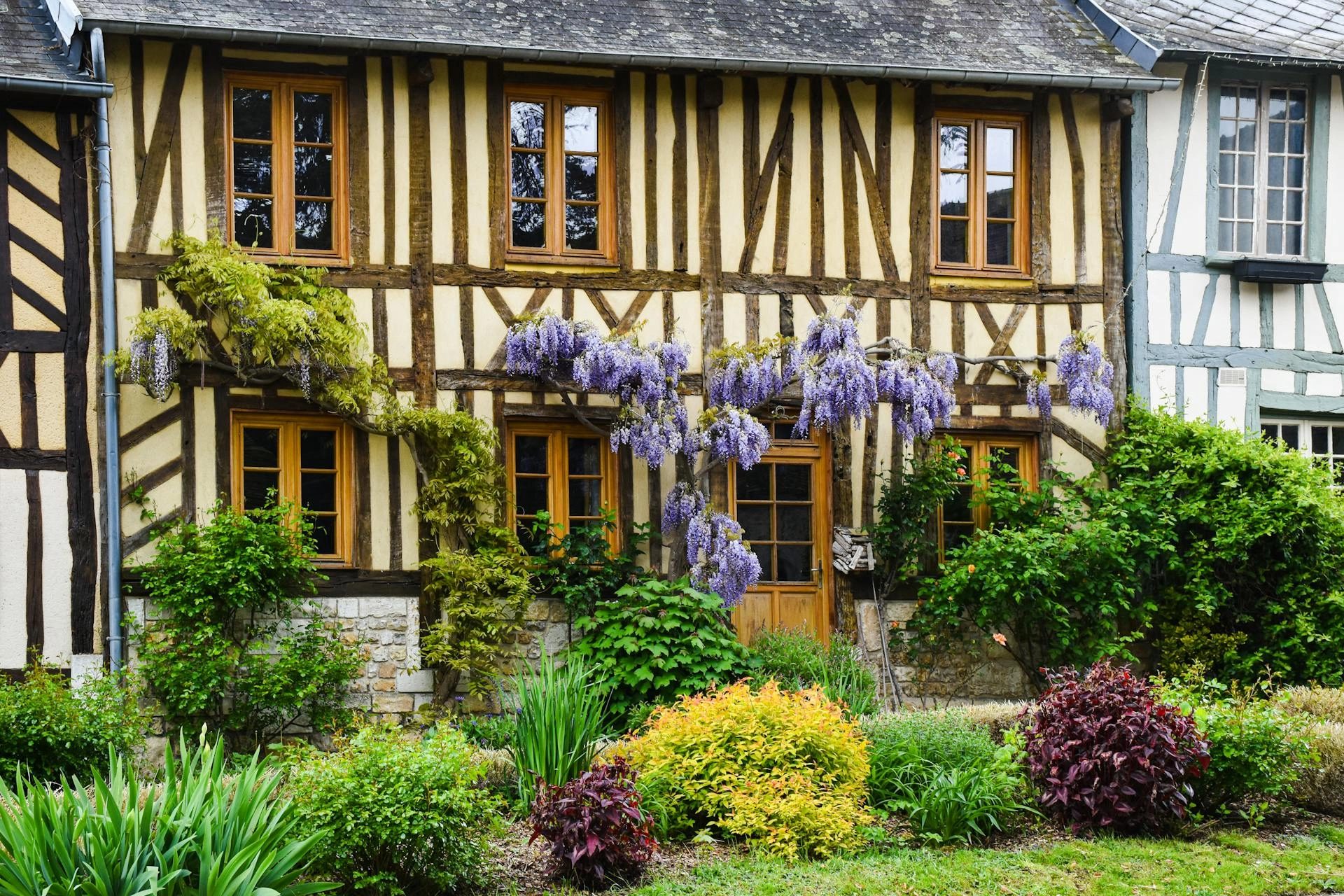 Charming Tudor-style Color Palette, Combinations & Schemes | Octet ...